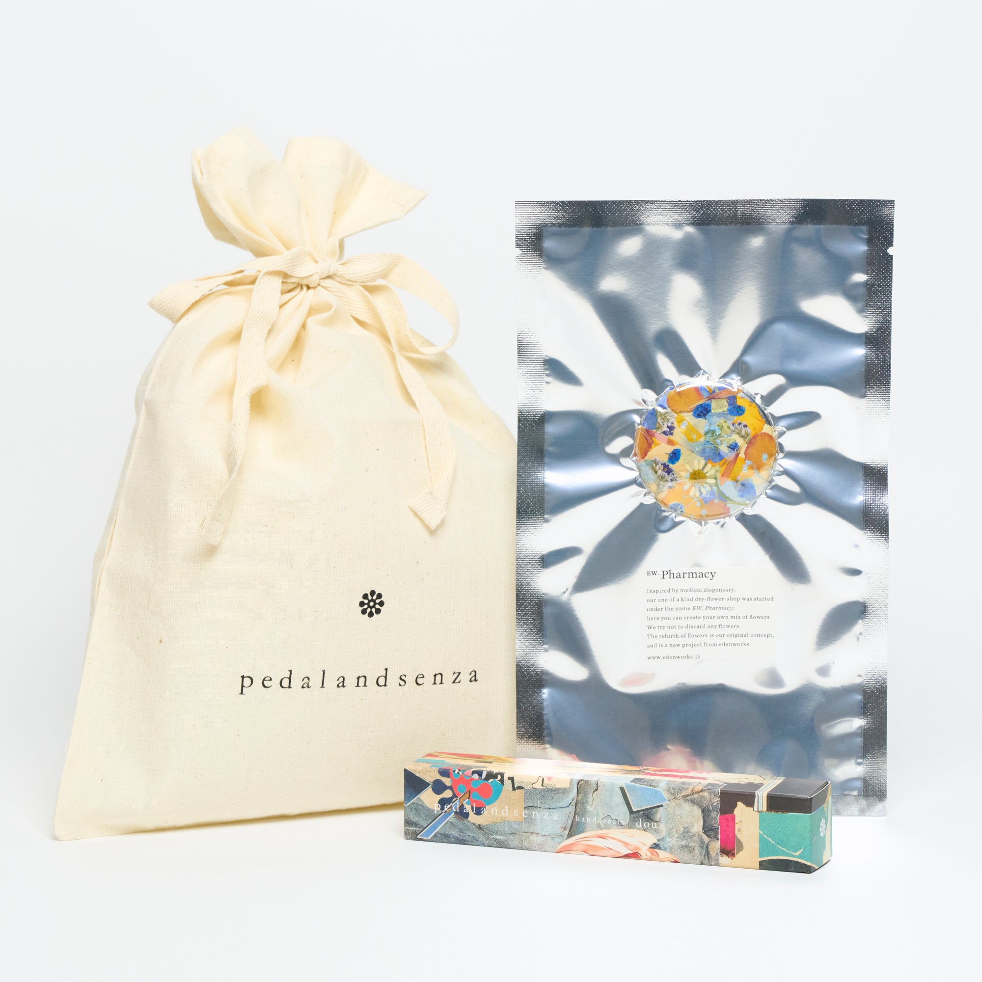 hand cream & flower mirror gift set〈doux〉 – pedal_and_senza